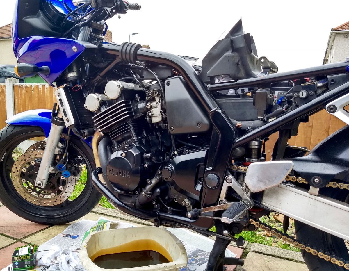 Yamaha Faze-Off - 2003 FZS600 vs 2007 FZ6 S2 - Beginner Biker Adventures